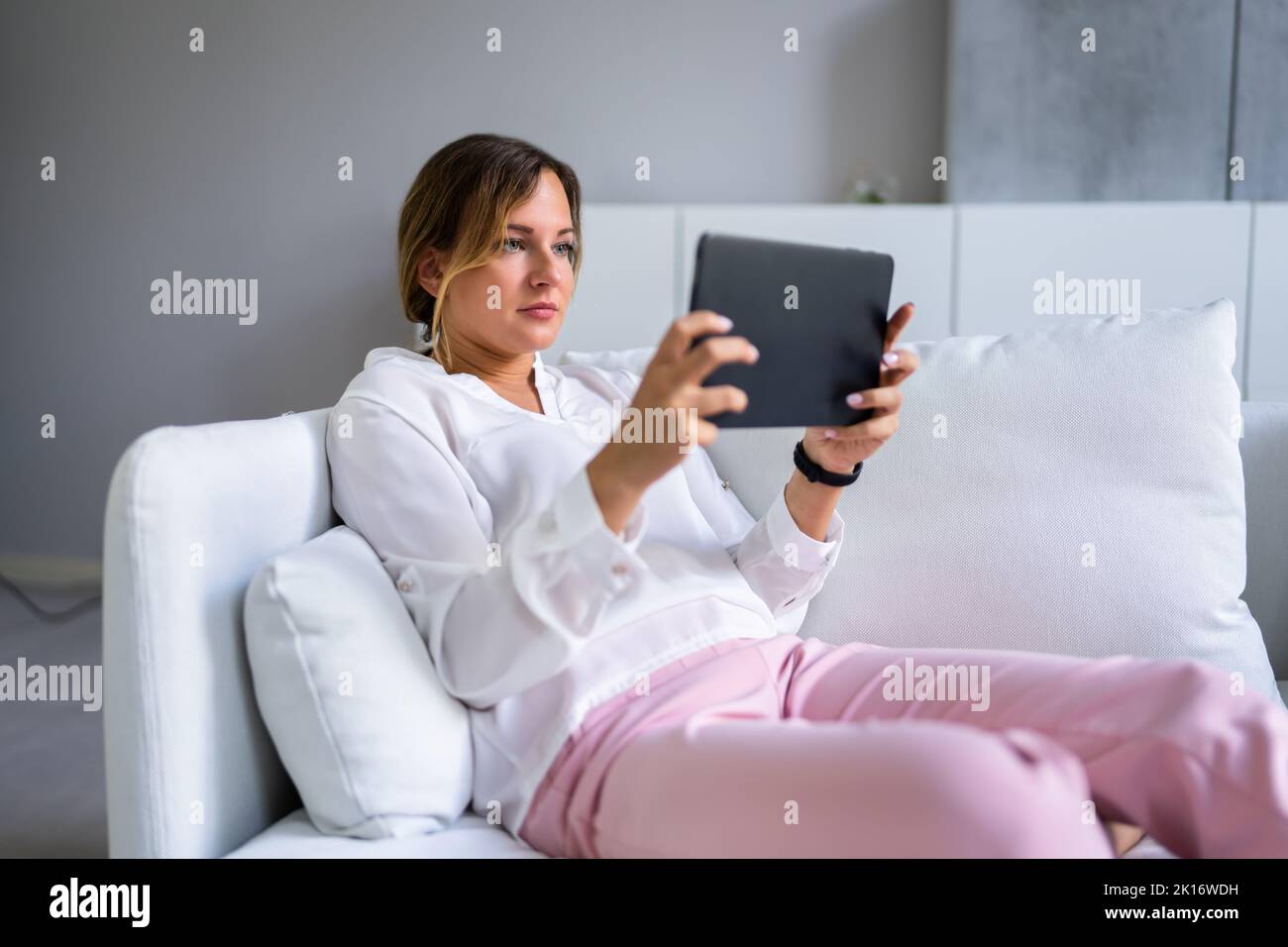 Connection ecommerce hi-res stock photography and images - Alamy