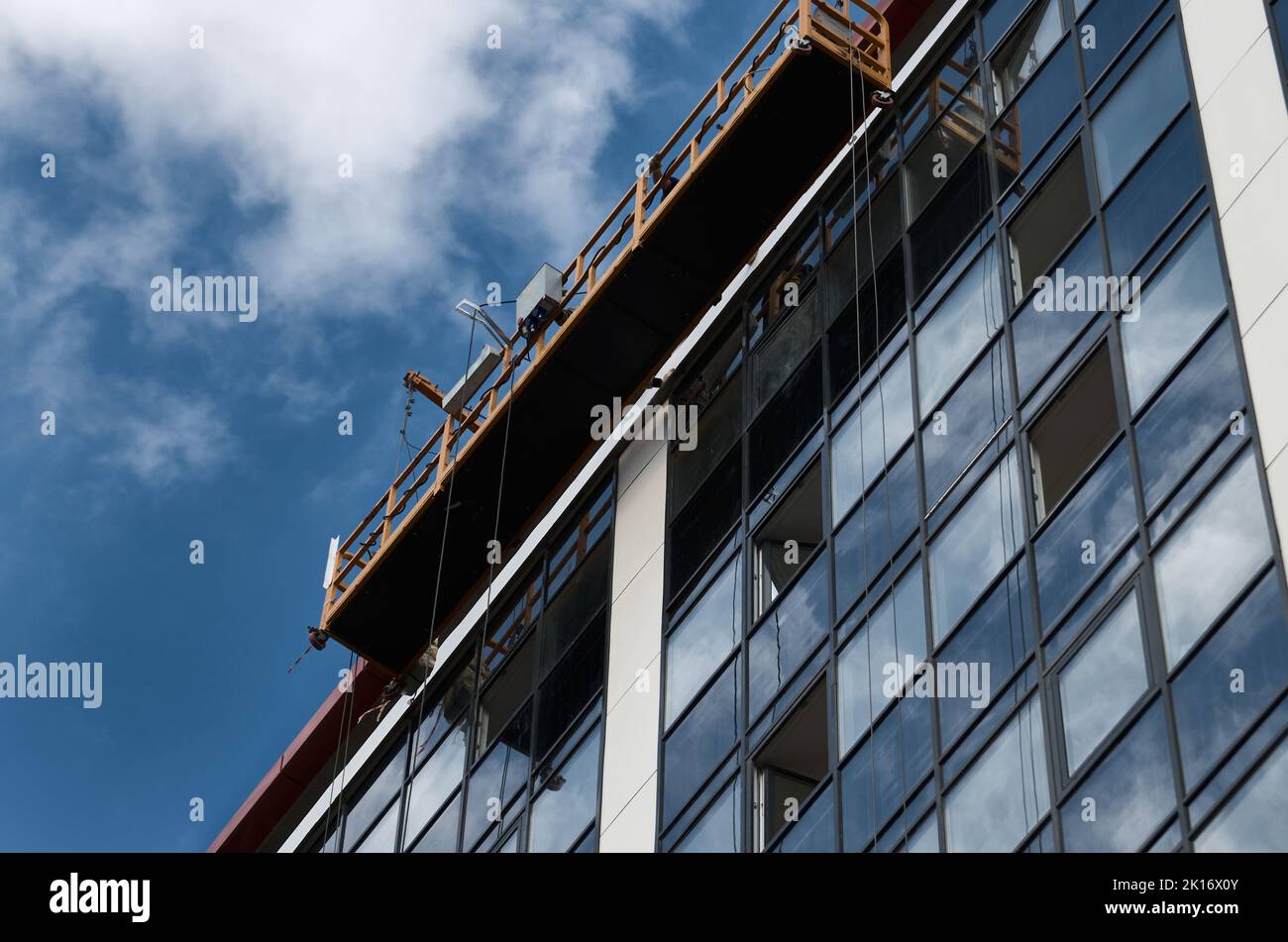 Suspended platform construction cradle hi-res stock photography and ...