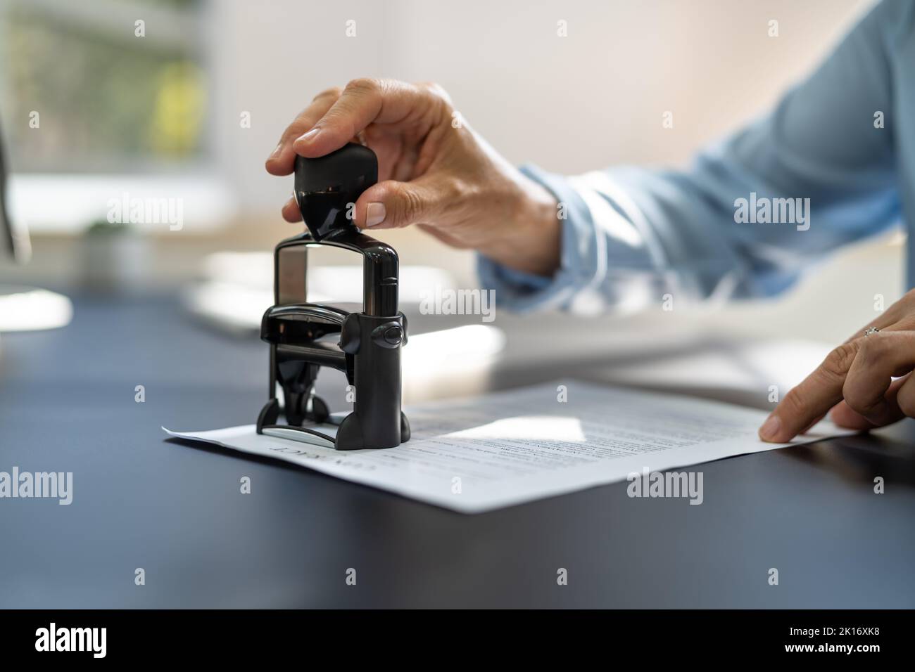 Contract document hi-res stock photography and images - Alamy