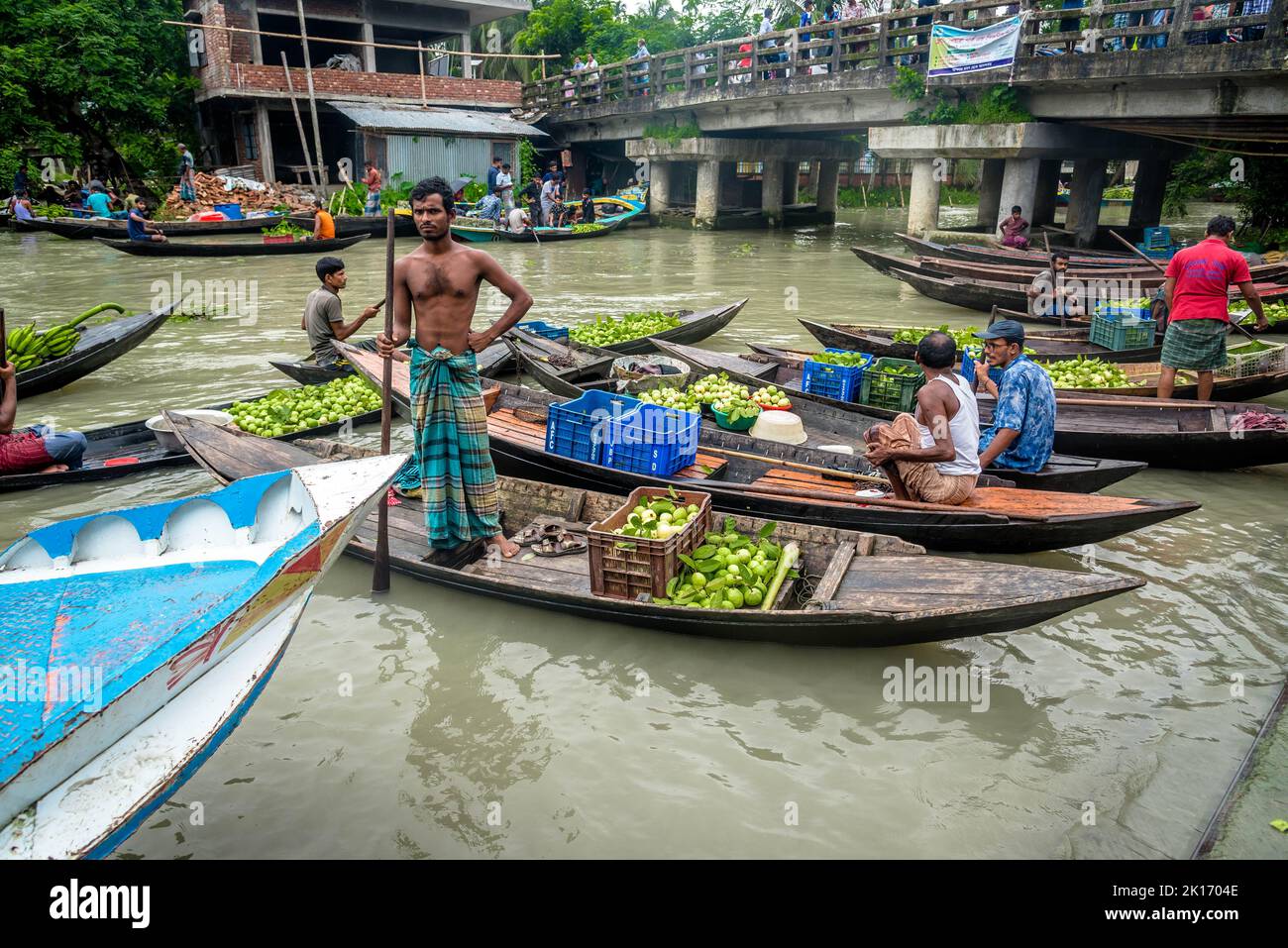Bangladesh floating guava market hi-res stock photography and images ...