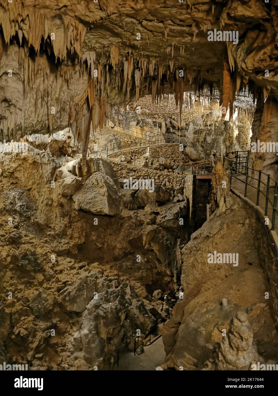 Thousands stalagmites stalactites hi-res stock photography and images ...