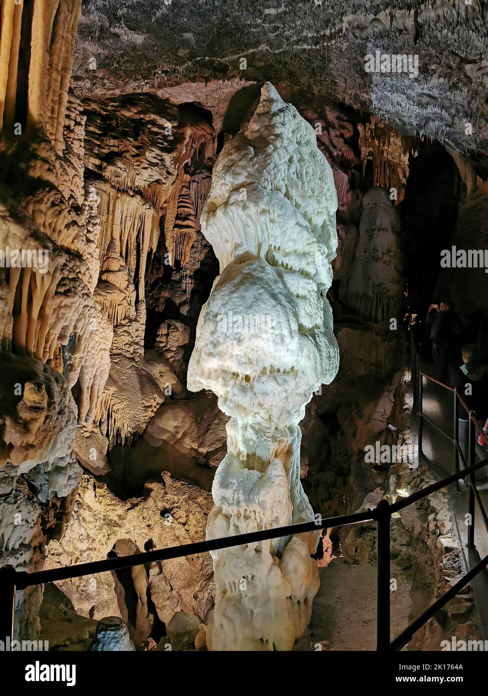 Thousands stalagmites stalactites hi-res stock photography and images ...
