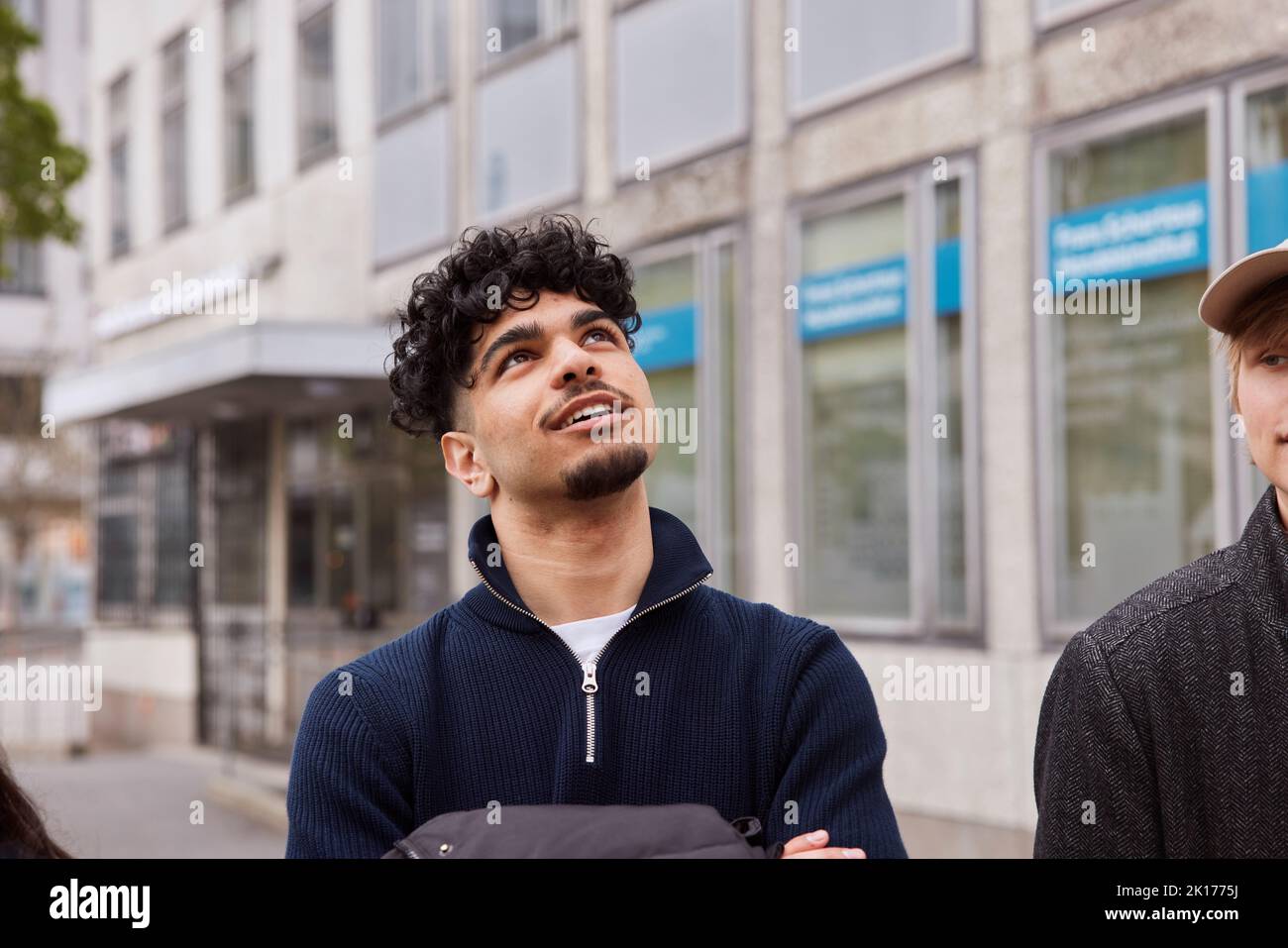 Teen campus hi-res stock photography and images - Alamy