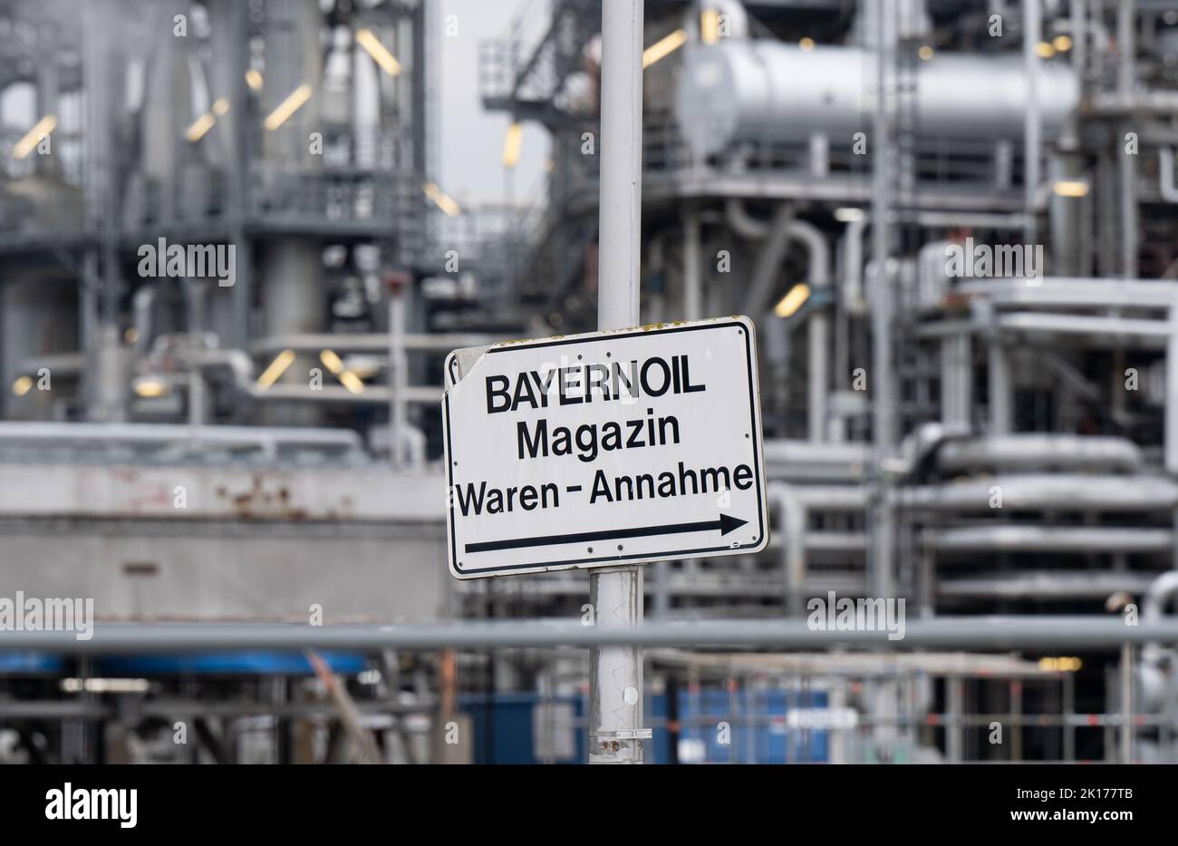 Refinery operation hi-res stock photography and images - Alamy