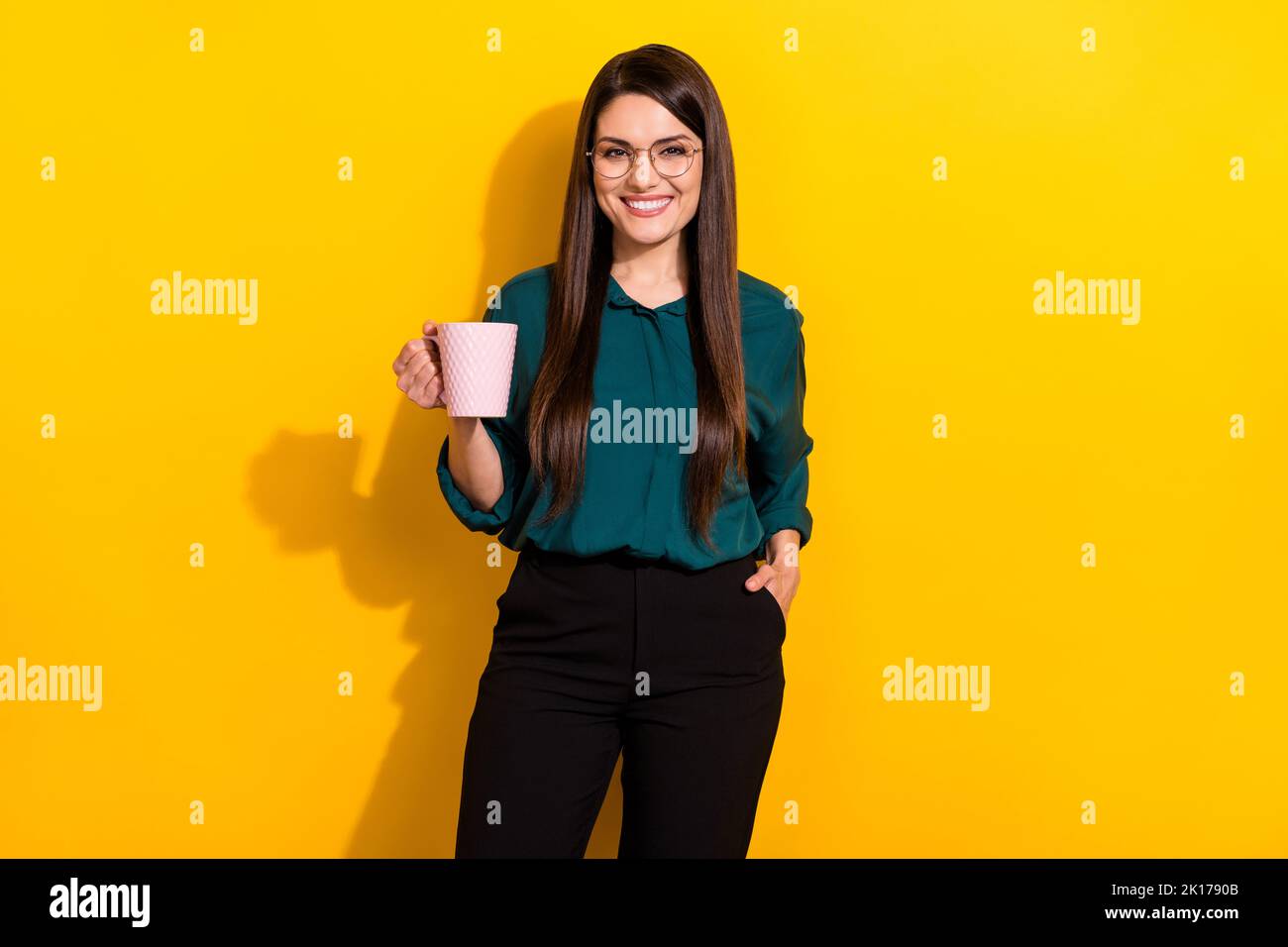 Photo of young pretty cheerful woman drink cappuccino americano rest ...