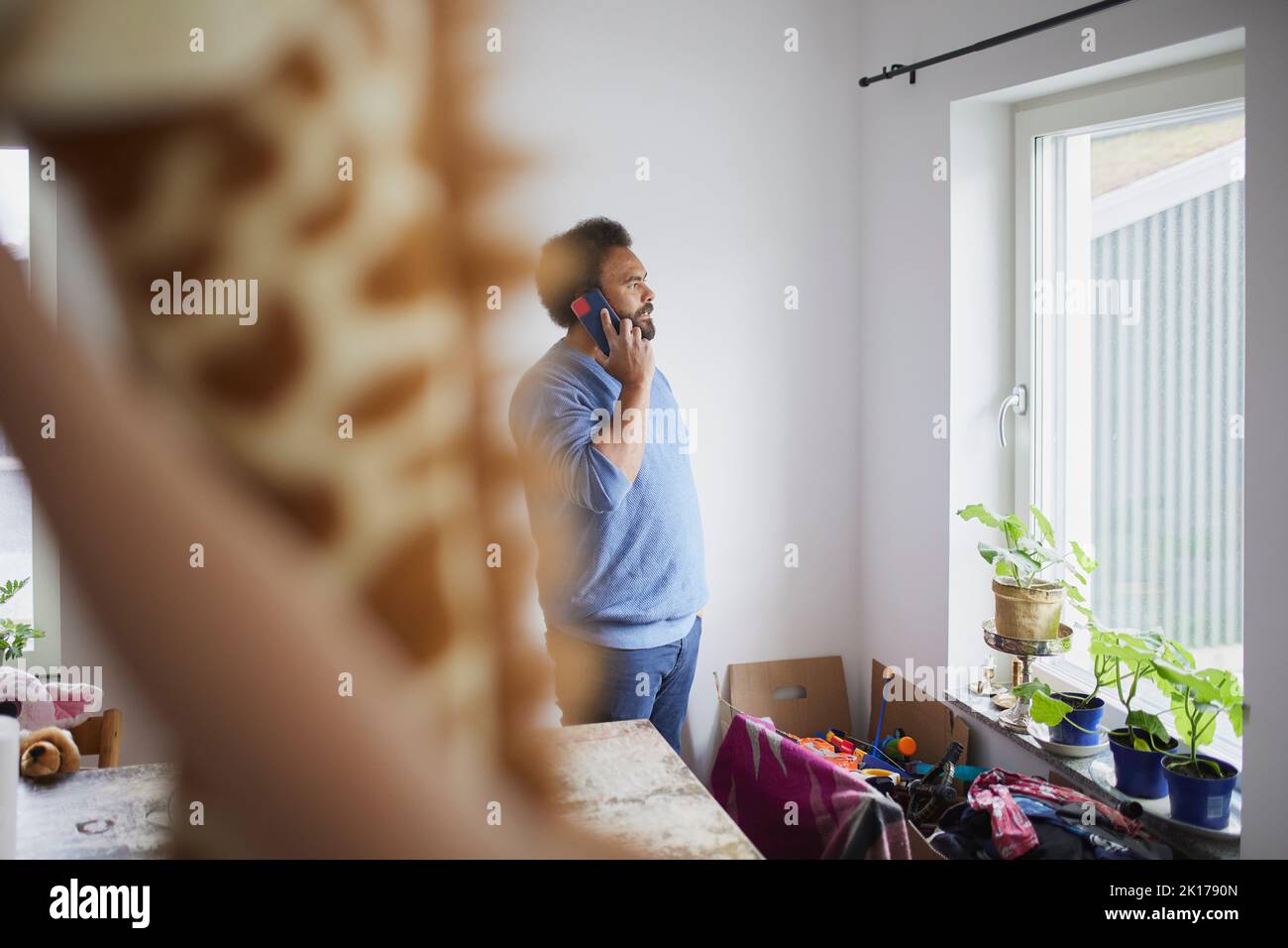 Man home talking phone children hi-res stock photography and images - Alamy