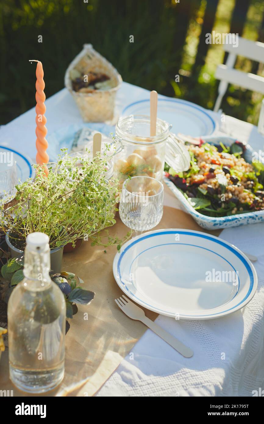 High angle table setting hi-res stock photography and images - Alamy
