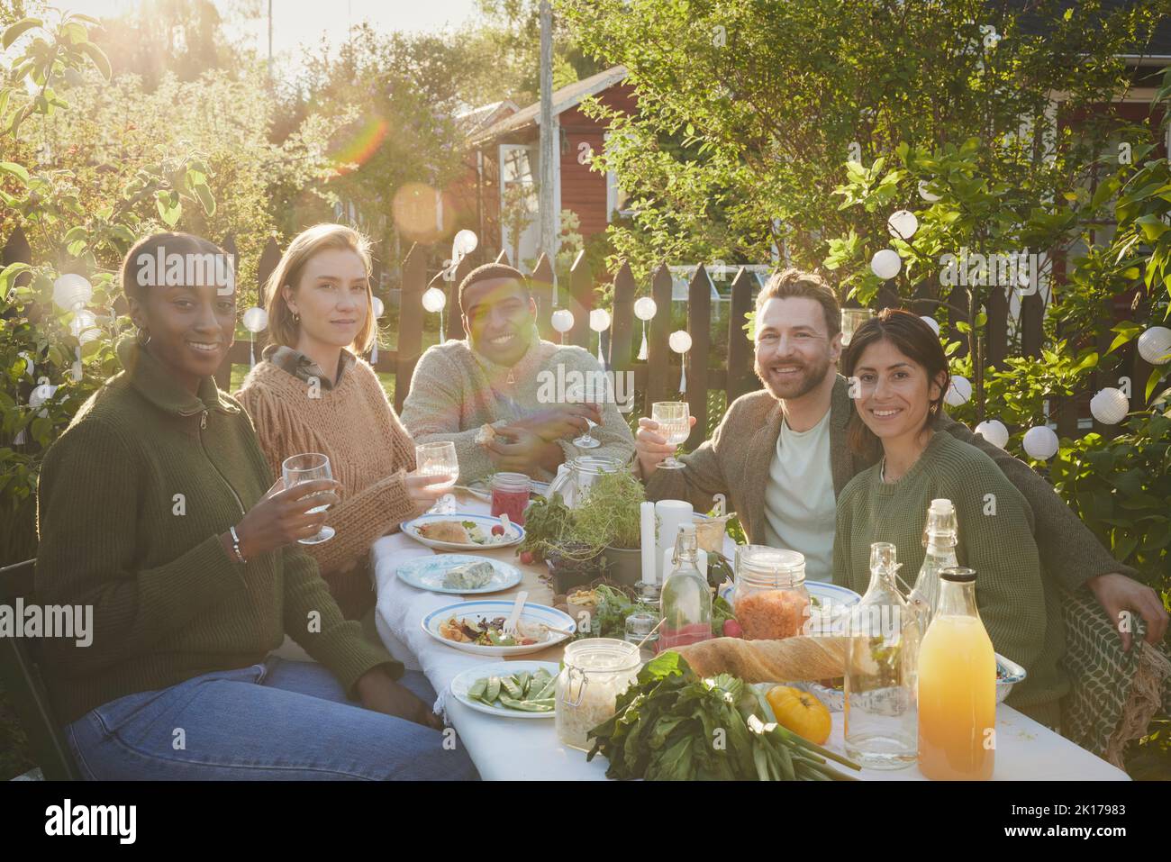 Group solidarity garden hi-res stock photography and images - Alamy