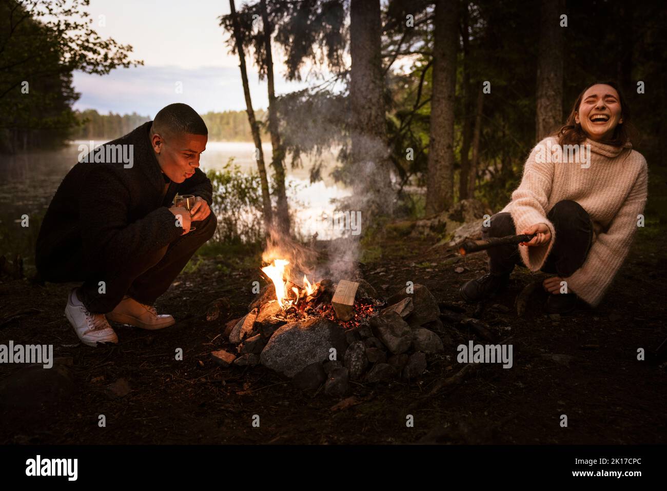 Campfire camaraderie hi-res stock photography and images - Alamy