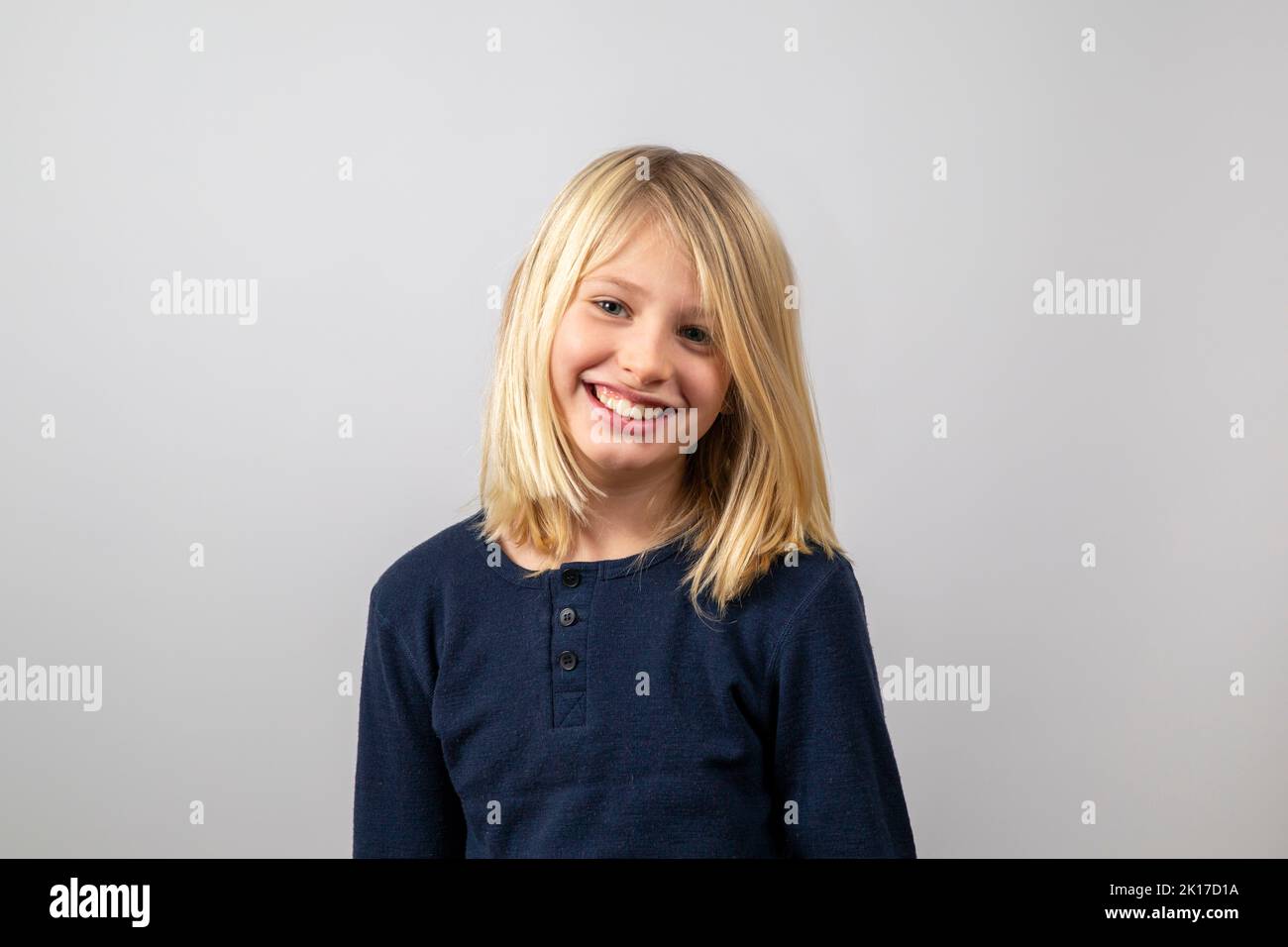 Portrait of smiling girl Stock Photo - Alamy