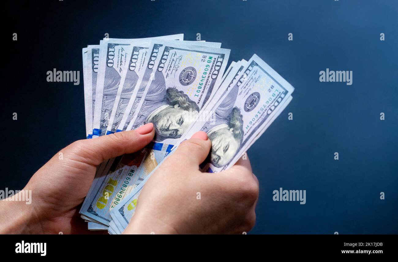 Hand holding banknotes Stock Photo - Alamy