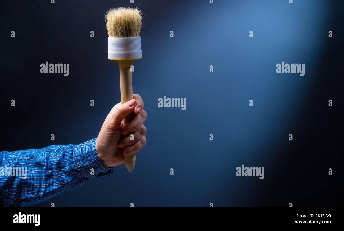 Hand holding brush Stock Photo - Alamy