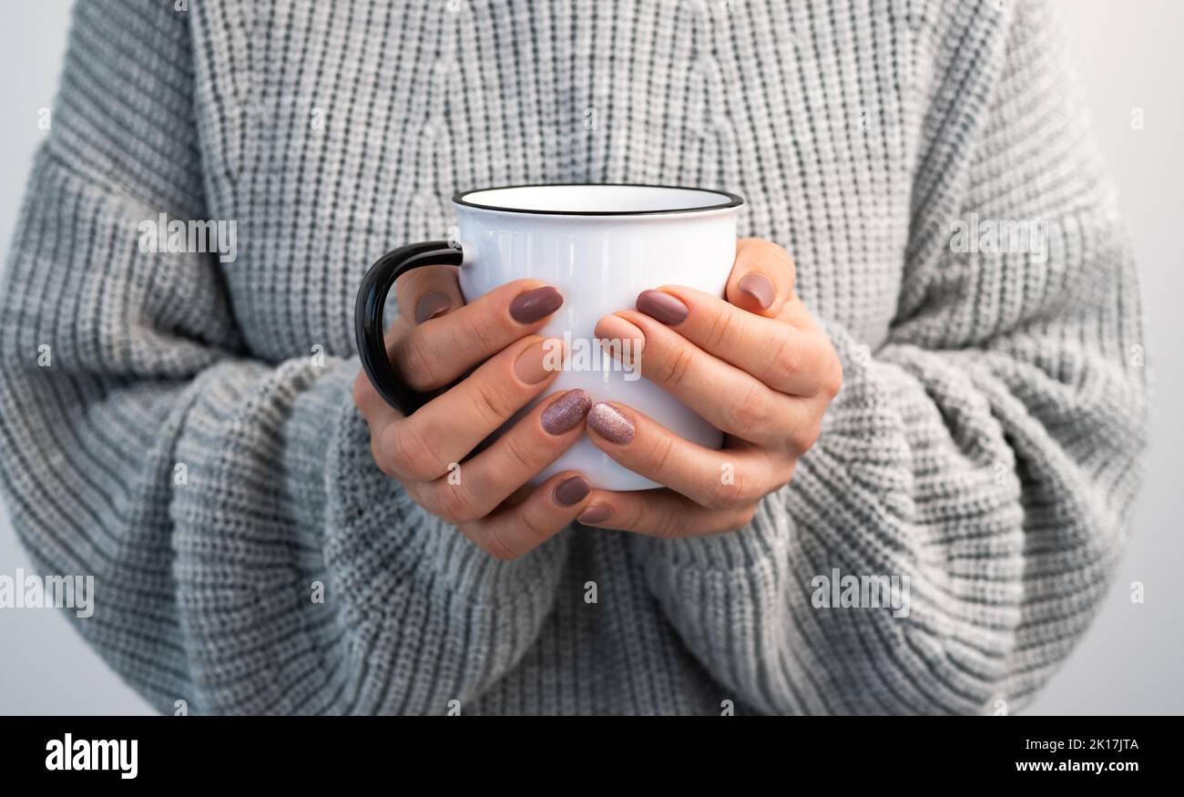 Person holding mug hi-res stock photography and images - Alamy