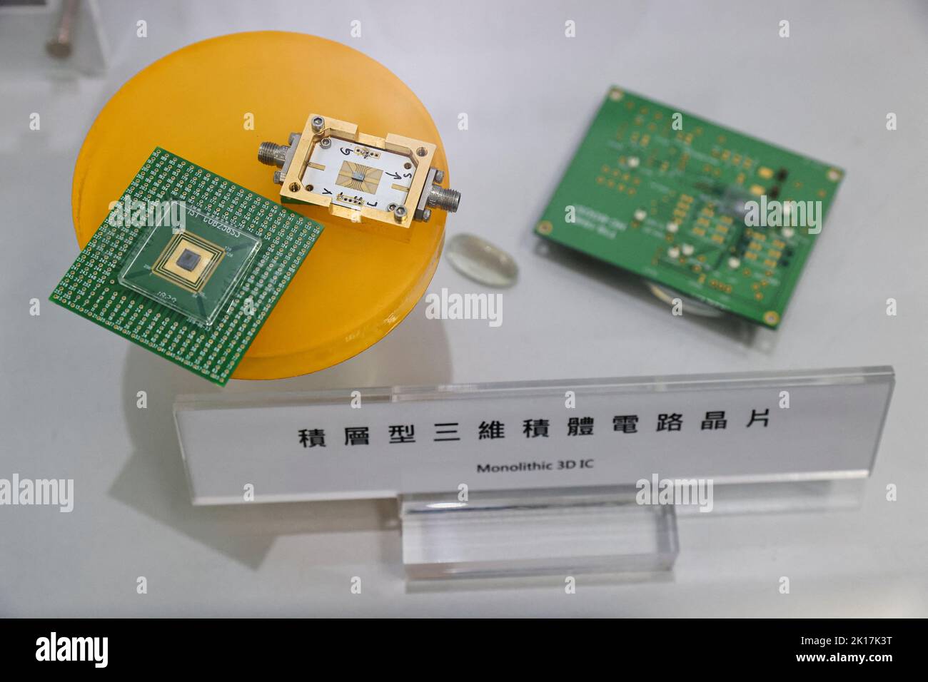 Monolithic chips hi-res stock photography and images - Alamy