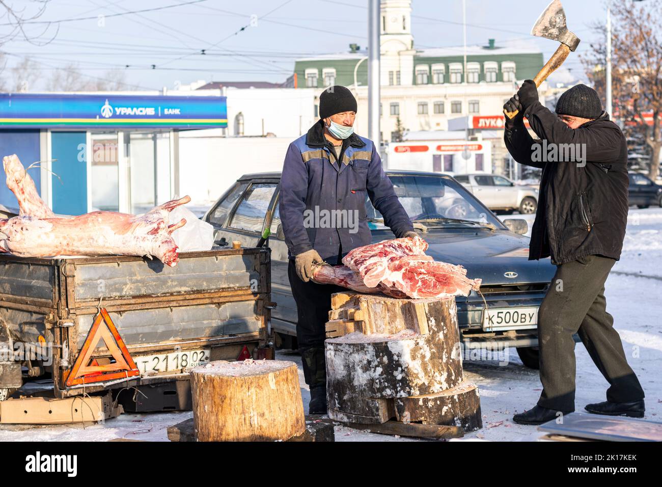 Man chopping meat at meat market hi-res stock photography and images ...