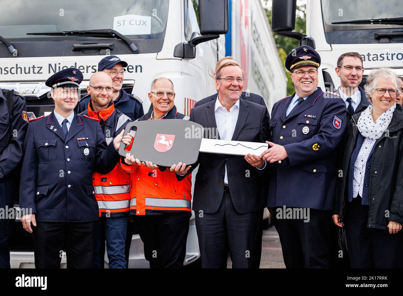 Celle Scheuen, Germany. 16th Sep, 2022. Boris Pistorius (M, SPD ...