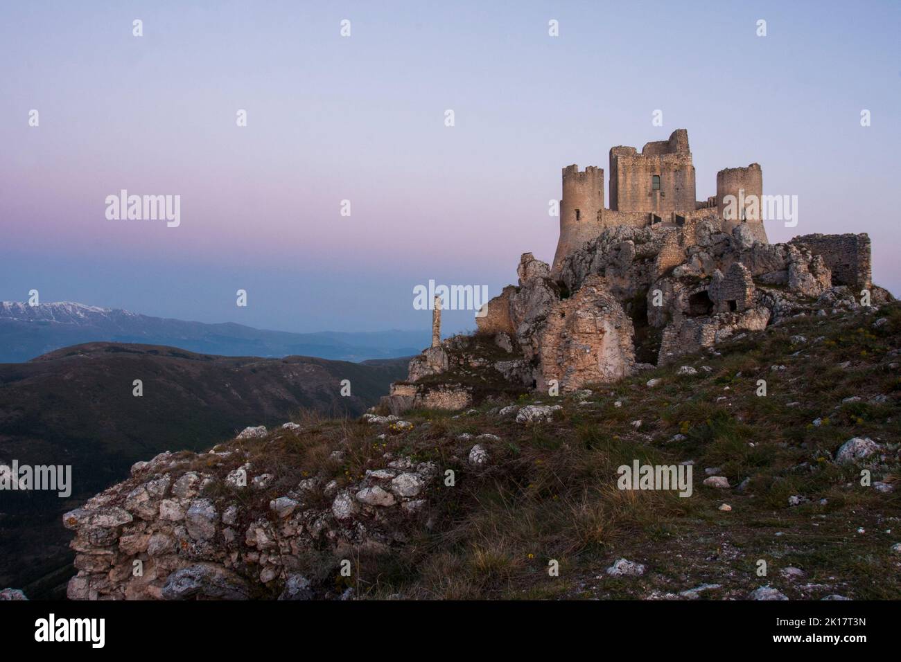 Ancient castle rocca calascio hi-res stock photography and images - Alamy