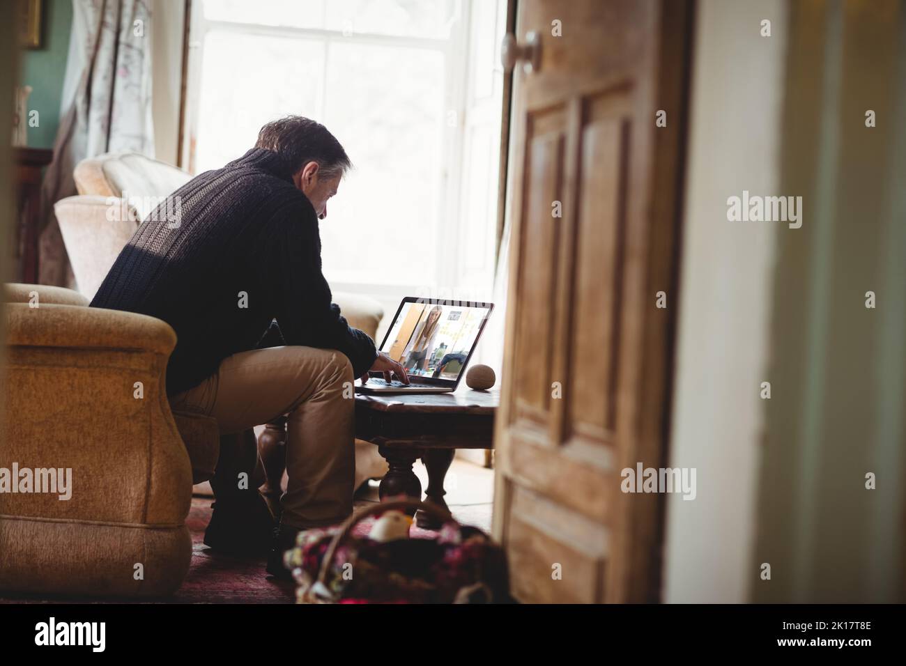 Senior caucasian man having video call with woman. at home in isolation ...