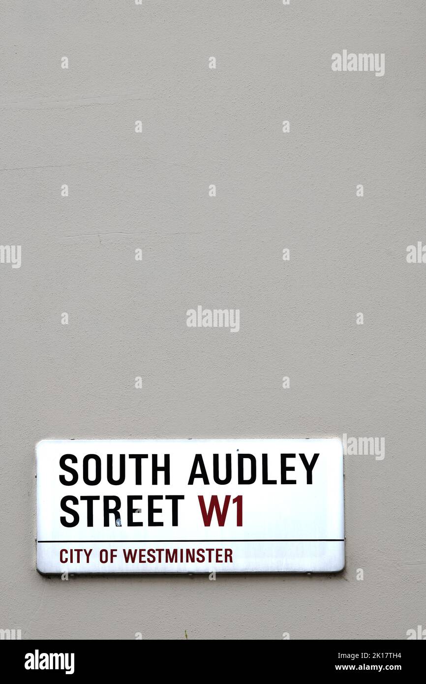Street sign for South Audley Street, London W1, England Stock Photo - Alamy