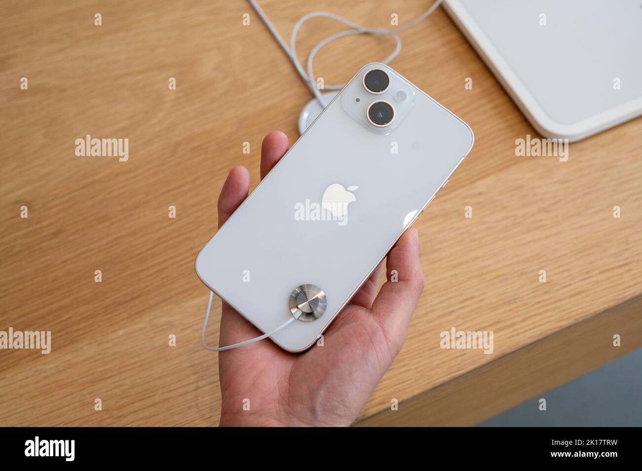 Iphone 14 in hand hi-res stock photography and images - Alamy