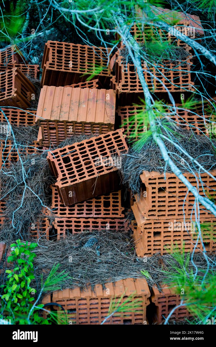 Load of bricks hi-res stock photography and images - Alamy