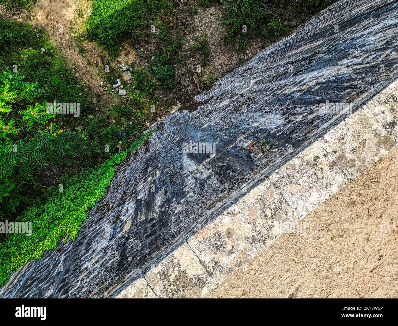 Roadblock stone hi-res stock photography and images - Alamy