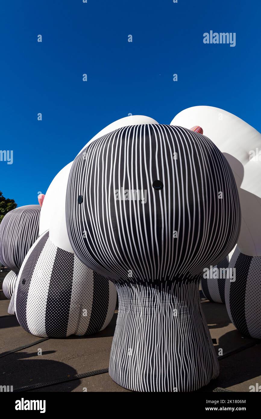 Walk in inflatable sculptures hi-res stock photography and images - Alamy
