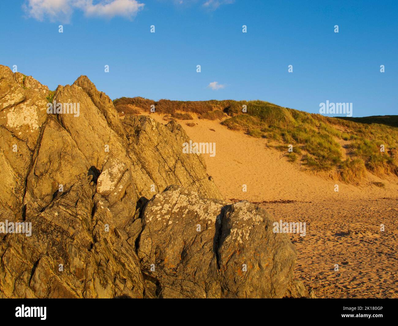 Rocky outcrop on a beach Stock Photo - Alamy