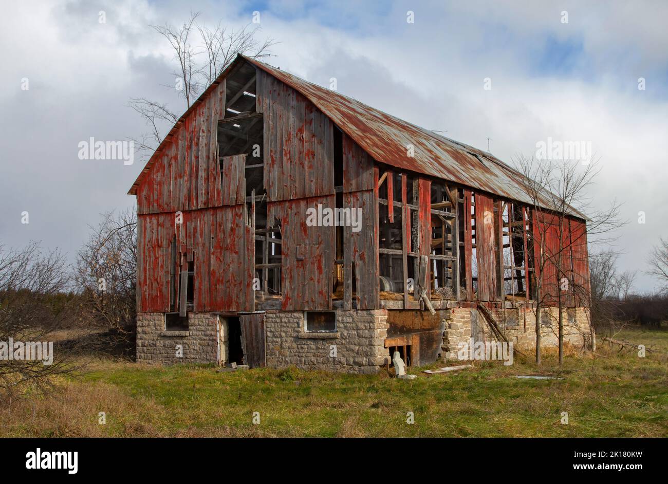 Abandoned barn canada hi-res stock photography and images - Alamy