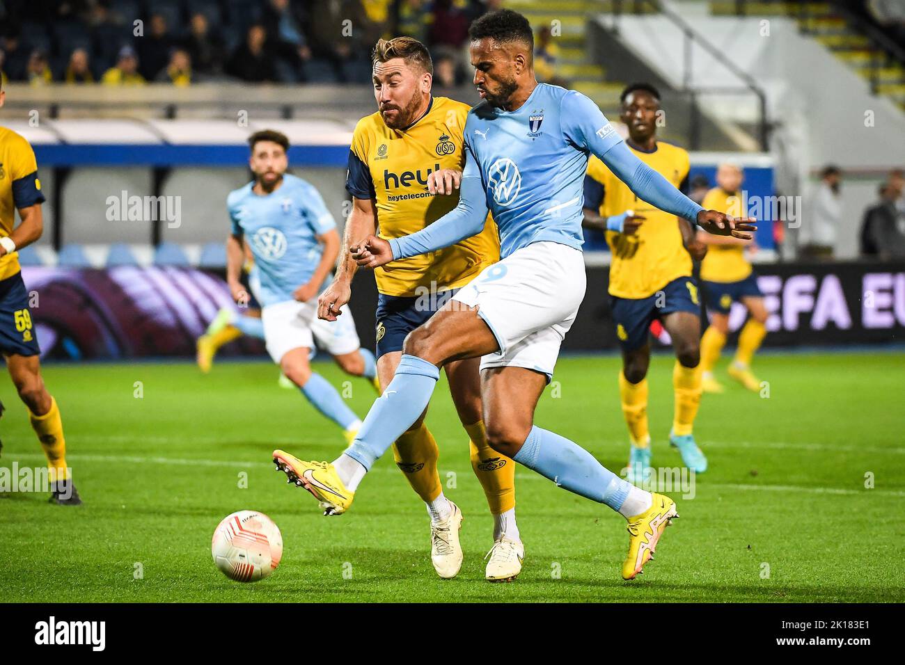 Guillaume FRANCOIS of Royale Union Saint Gilloise and Isaac KIESE ...