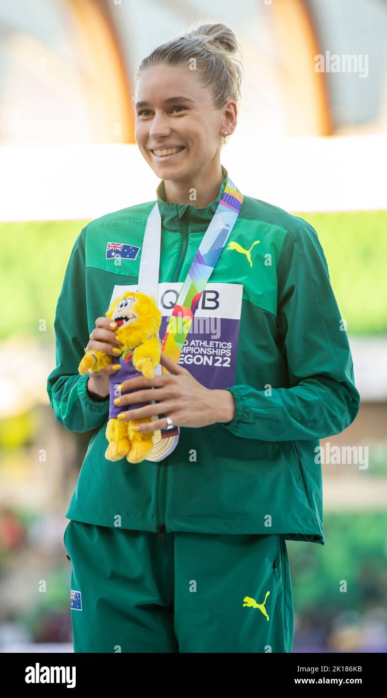 Eleanor Patterson of Australia gold medal presentation for the women’s ...