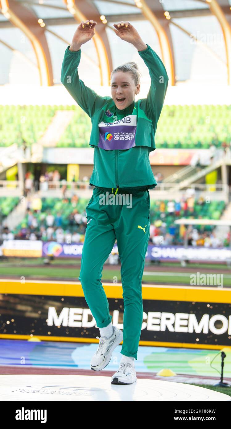 Eleanor Patterson of Australia gold medal presentation for the women’s ...