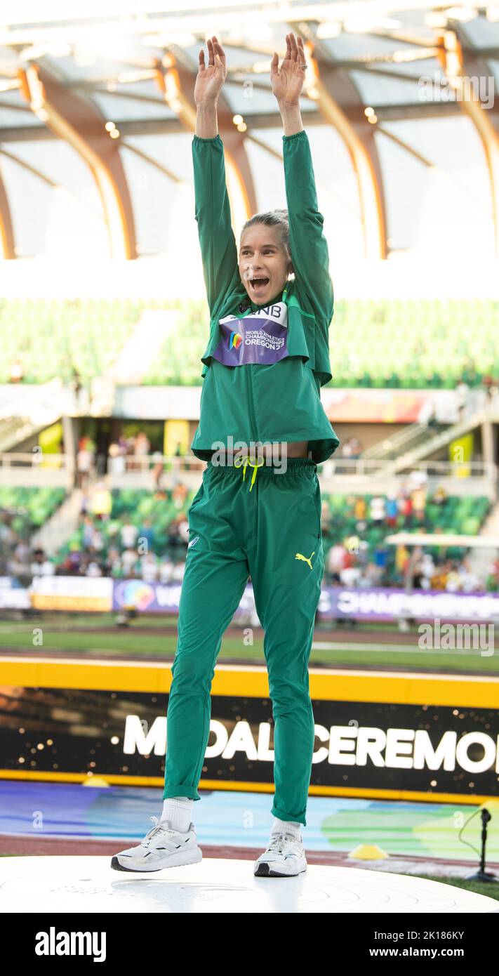 Eleanor Patterson of Australia gold medal presentation for the women’s ...