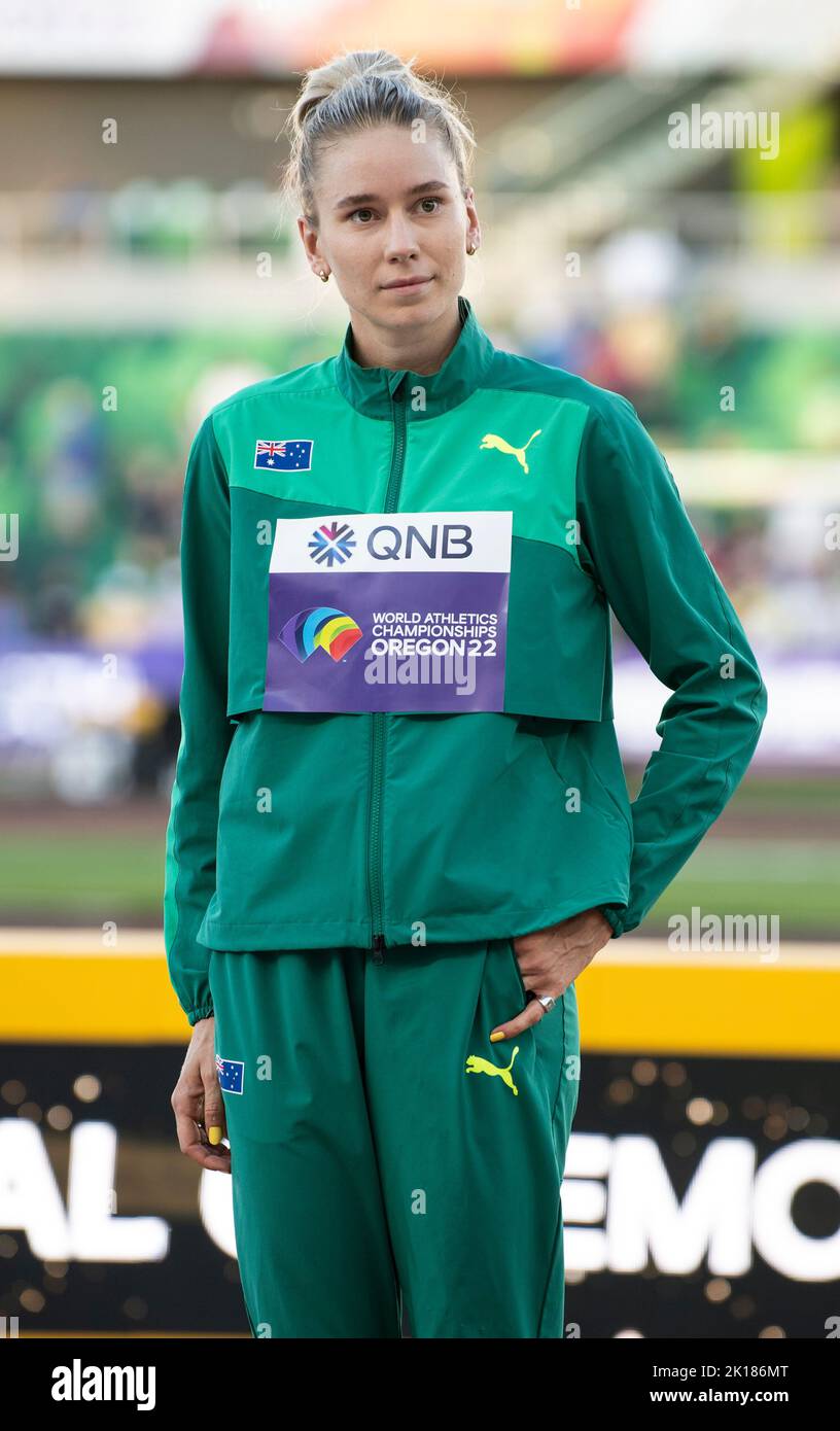 Eleanor Patterson of Australia gold medal presentation for the women’s ...