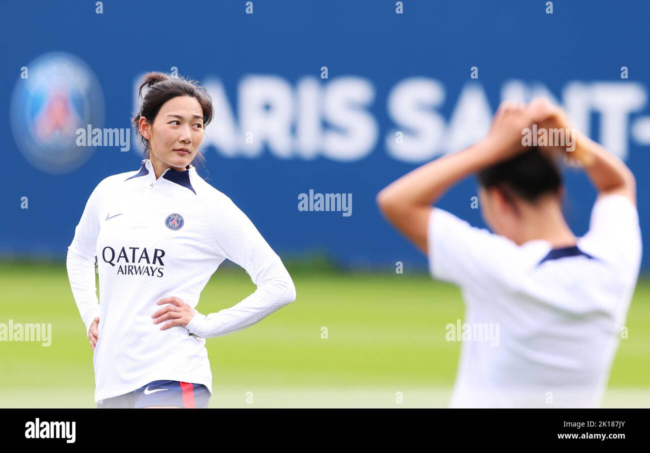 Paris, France. 16th Sep, 2022. Chinese player Yang Lina (L) attends a ...