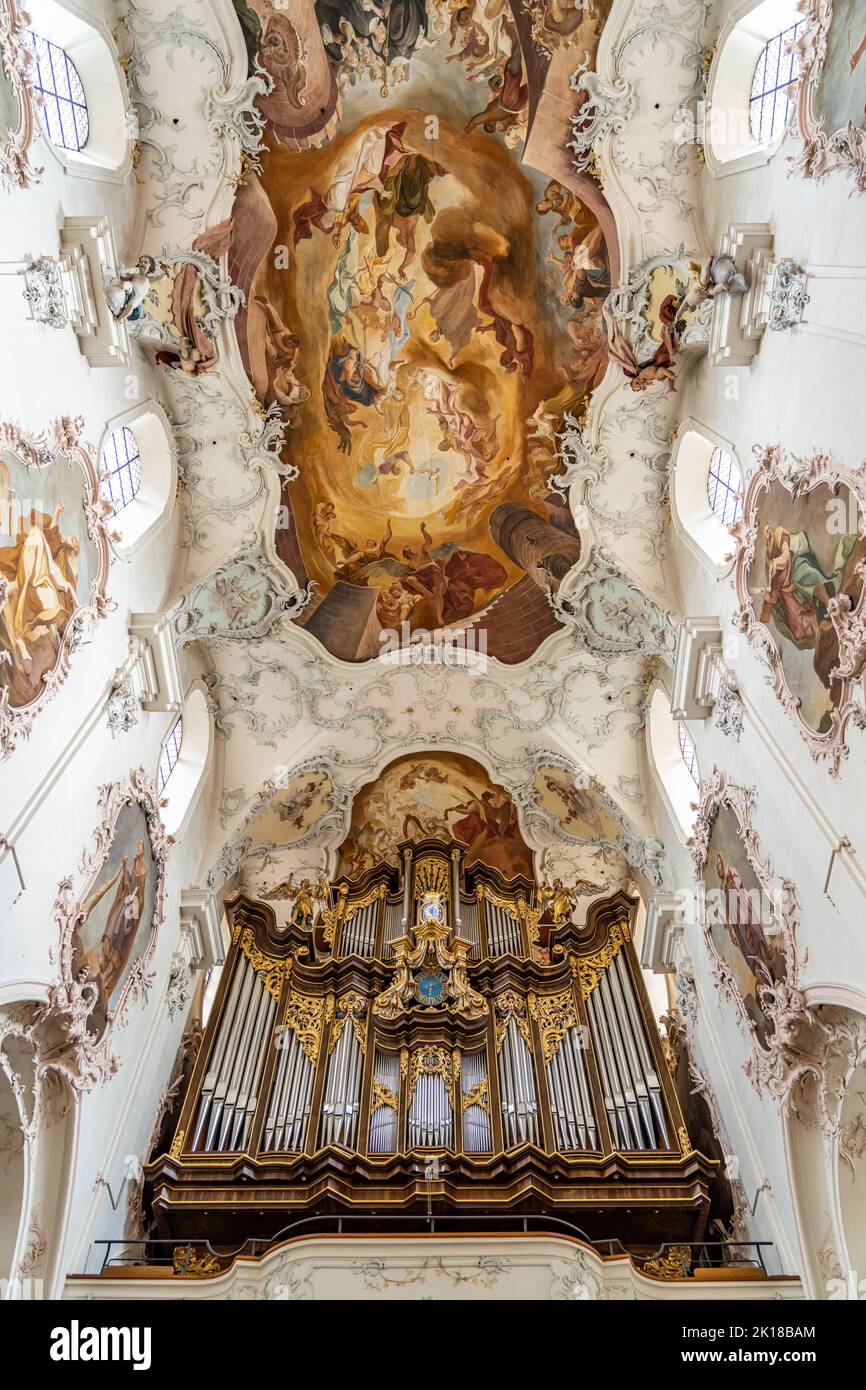 Deckenfresko im Mittelschiff und Orgel des Fridolinsmünster Bad ...