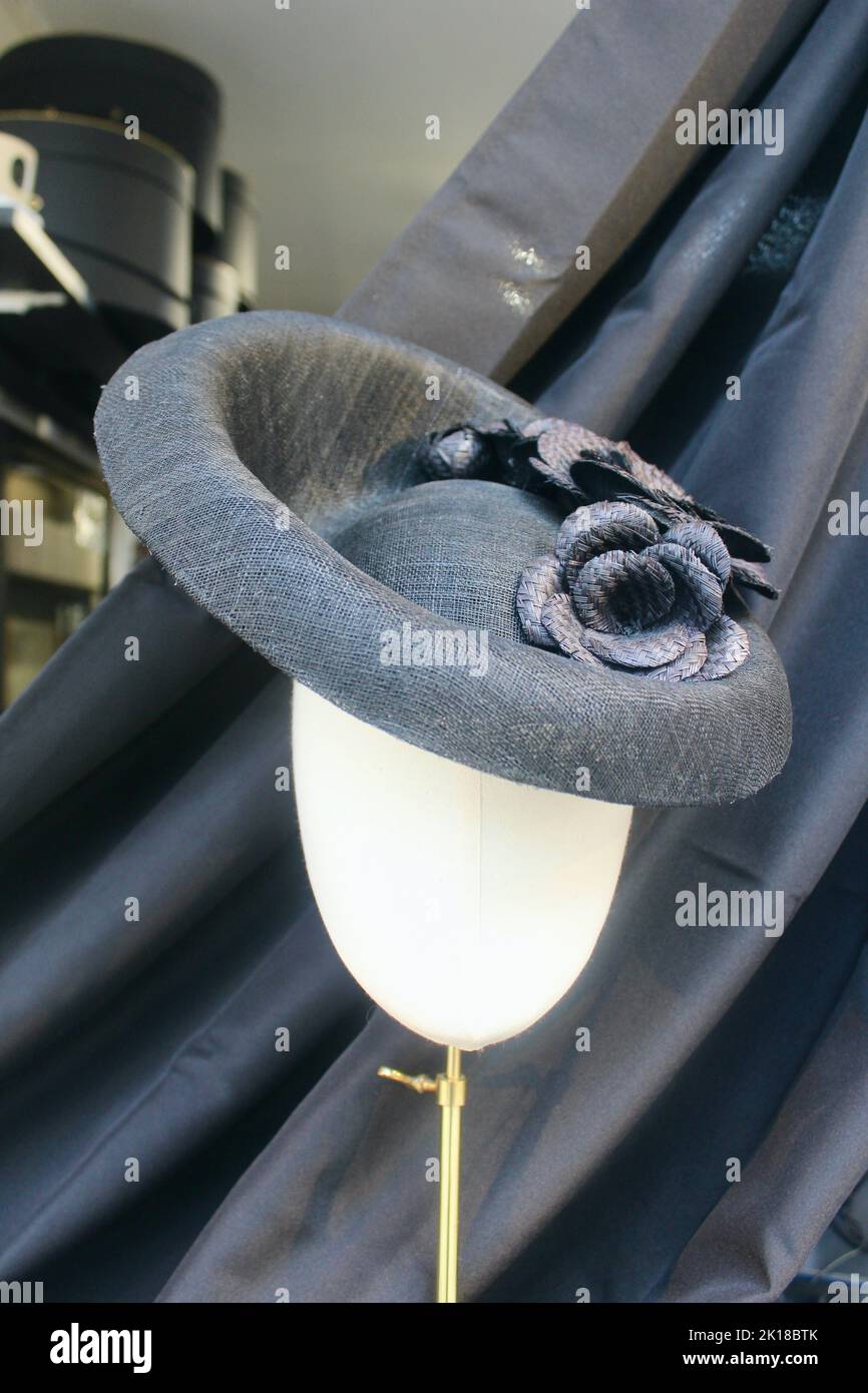 lock and co hatters to the queen window display of a single black hat ...