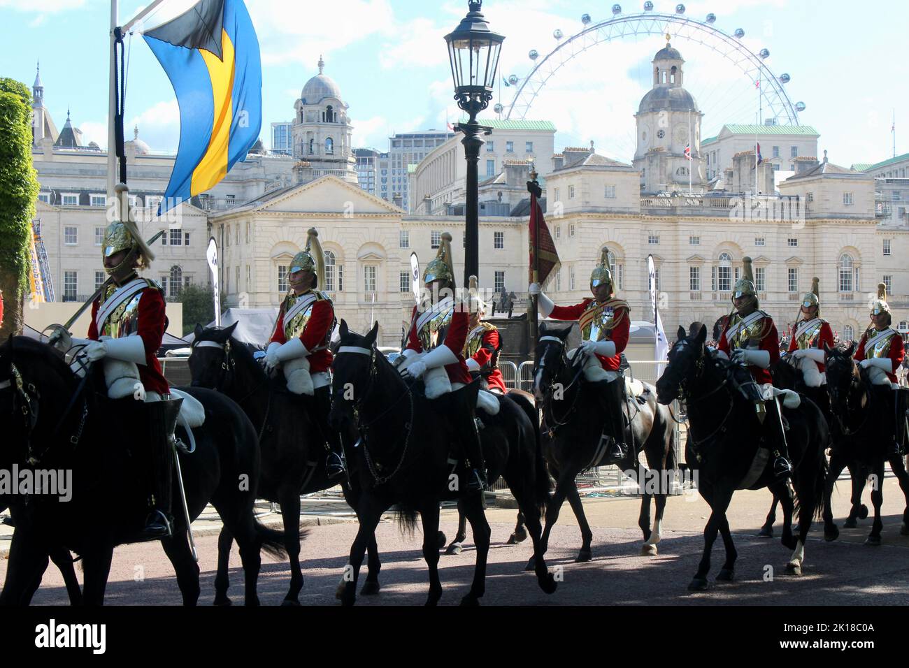 London scenes household cavalry hi-res stock photography and images - Alamy