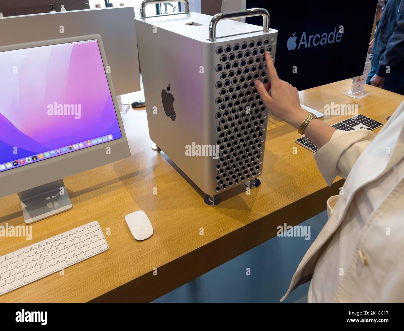 Cinema xdr display hi-res stock photography and images - Alamy