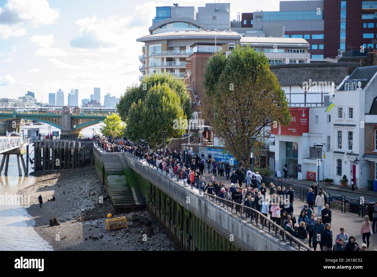 Elizabeth line queues hi-res stock photography and images - Alamy Elizabeth line queues hi-res stock photography and images - Alamy
