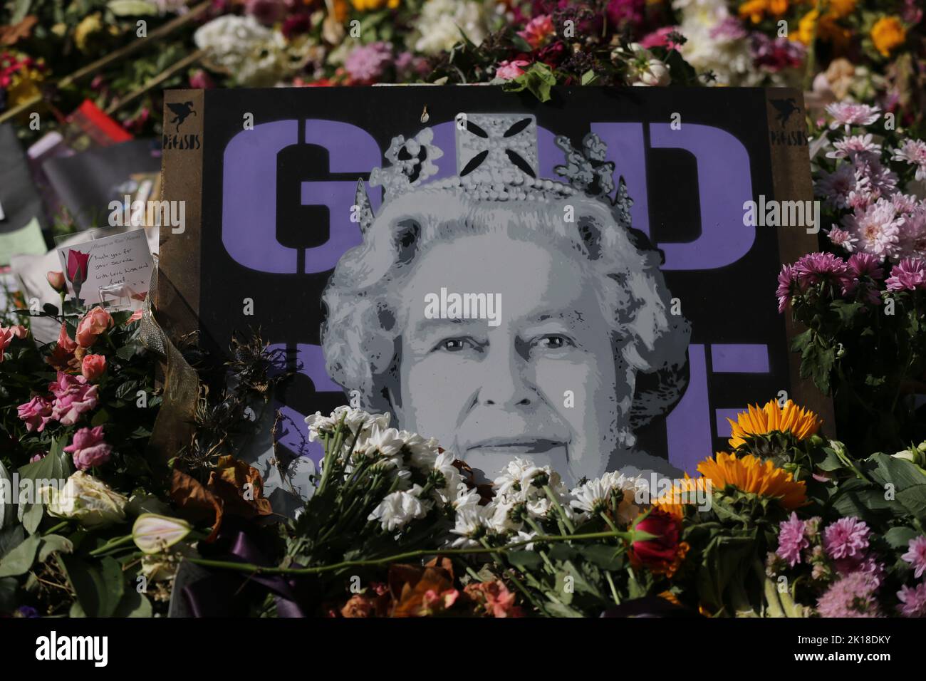 London, UK. 16 Sept, 2022. Floral tributes and a picture of the Queen ...