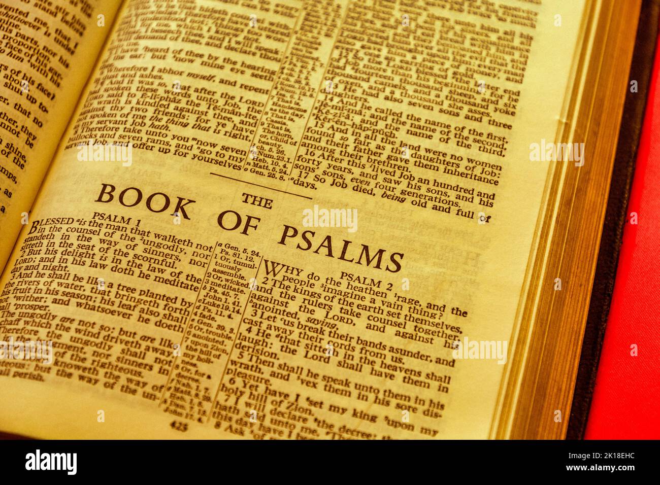 Book open title page hi-res stock photography and images - Alamy