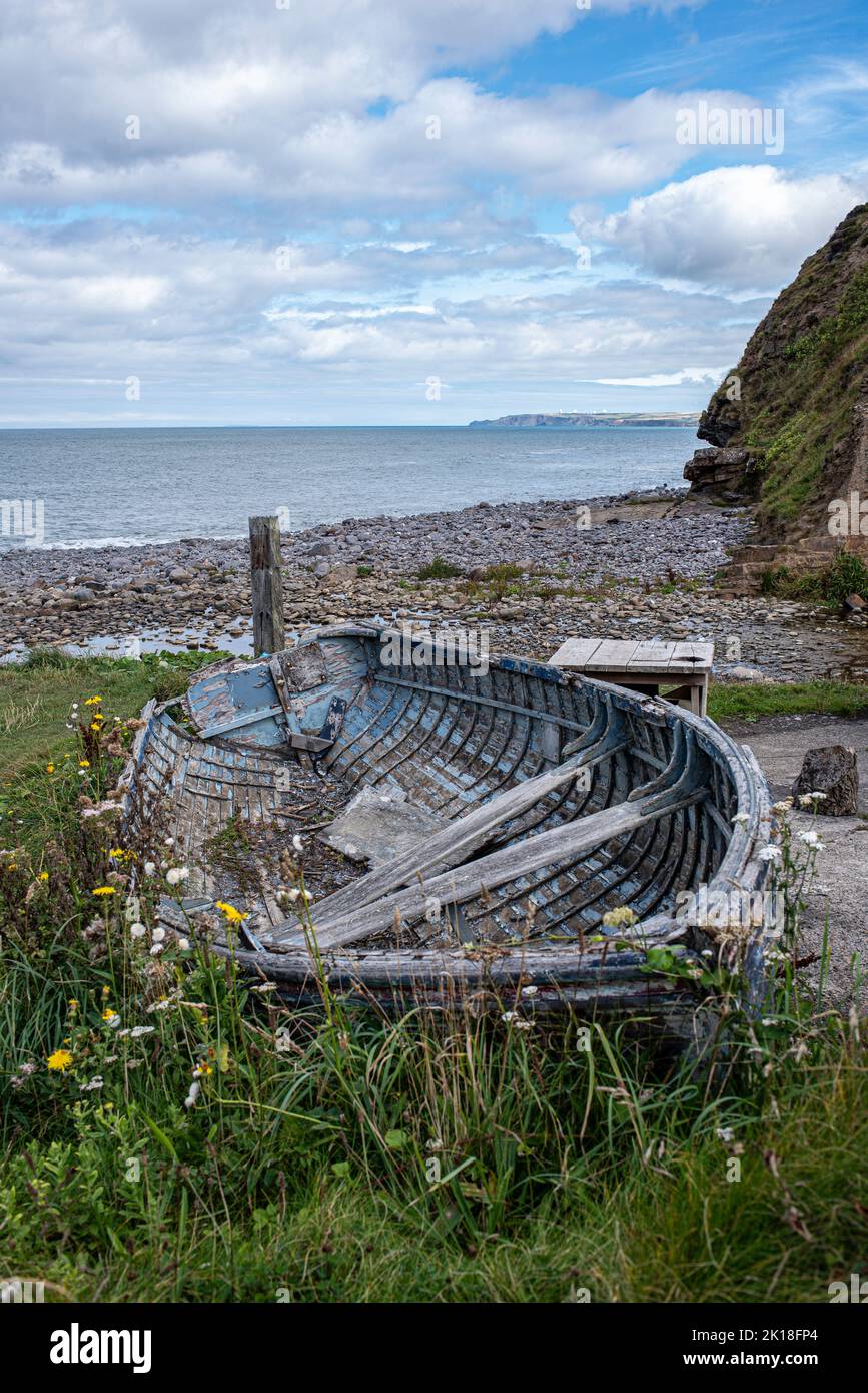 Rowing boat on the shore of pebble beach in Cornwall Stock Photo - Alamy
