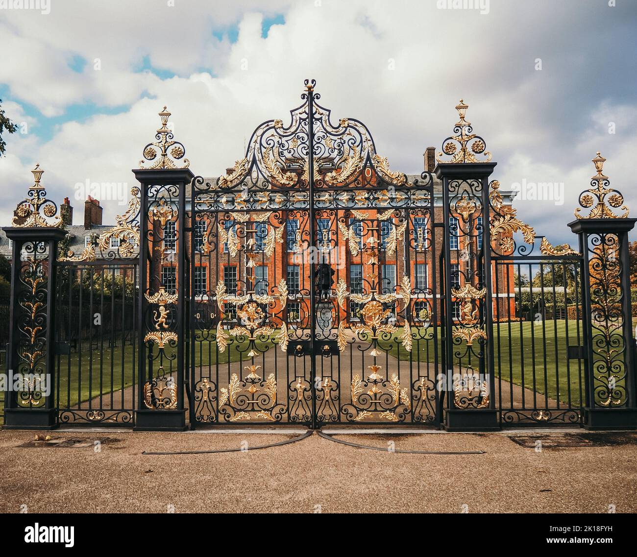 The gates of the Kensington Palace Stock Photo - Alamy