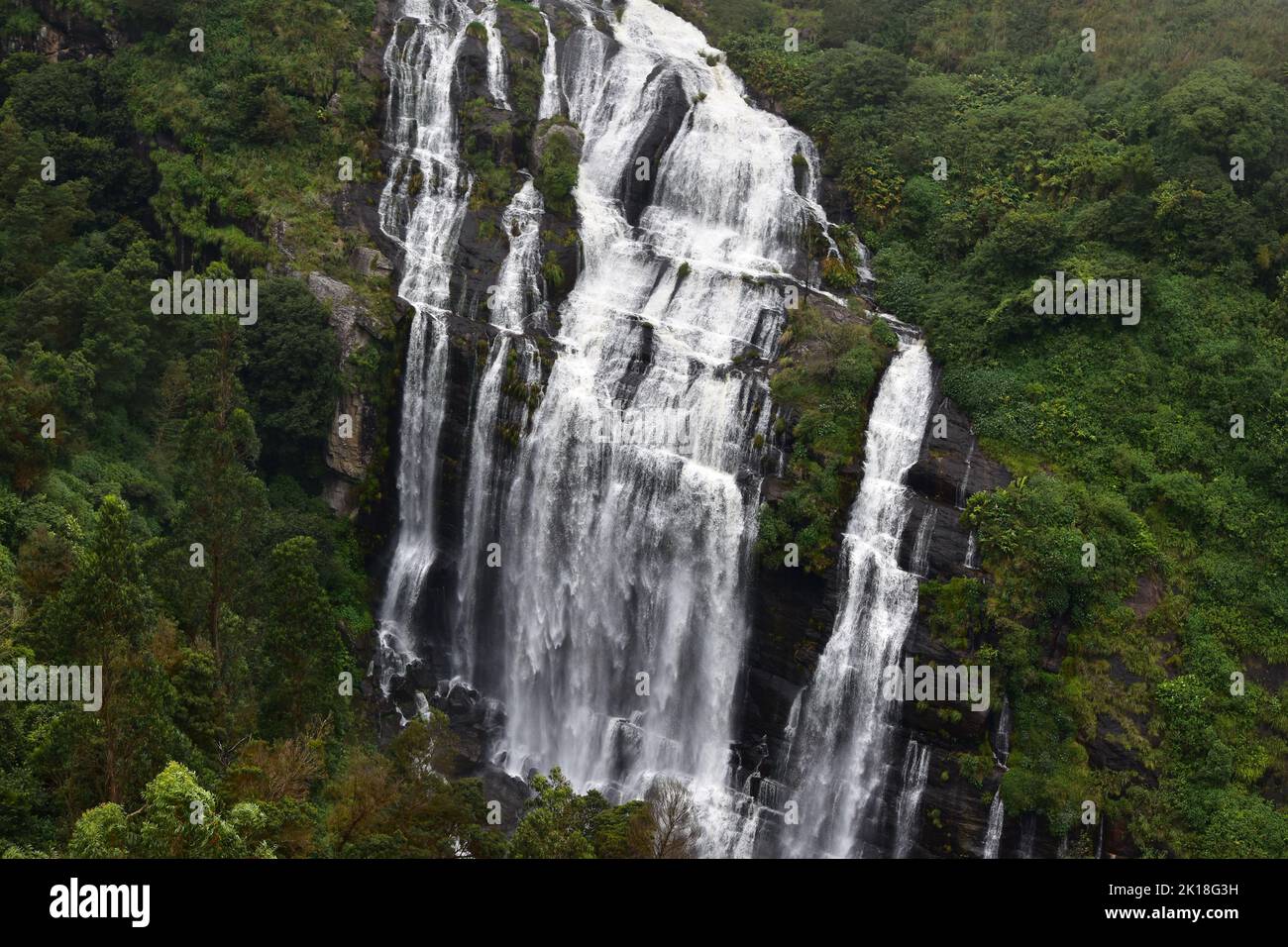 Pulavisaru Waterfalls in Polur Kodaikanal Stock Photo - Alamy