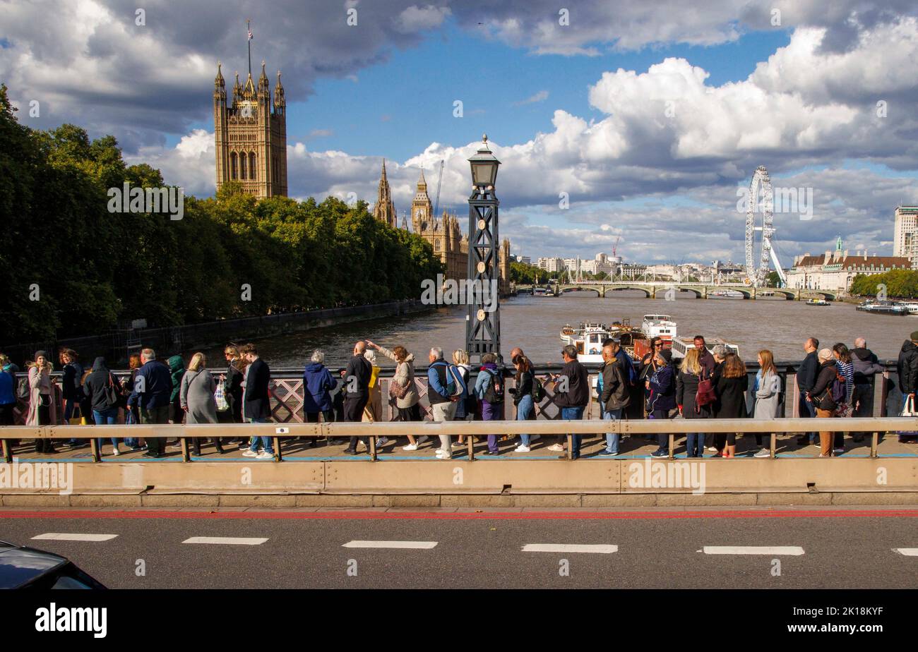 London, UK. 16th Sep, 2022. The Queue on Lambeth Bridge. Members of the ...