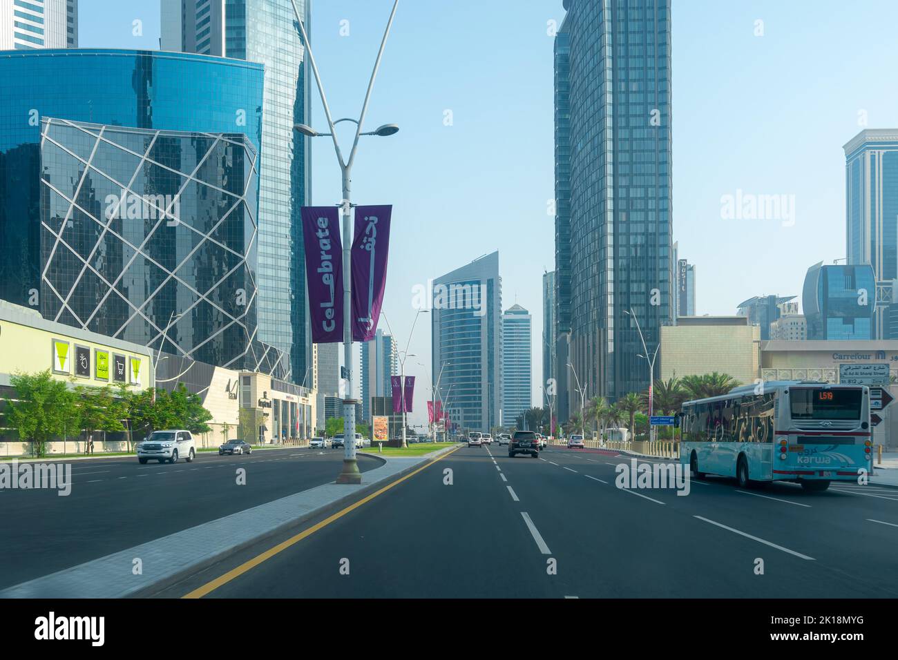 Road traffic at financial centre in Doha - Beautification of Doha roads ...