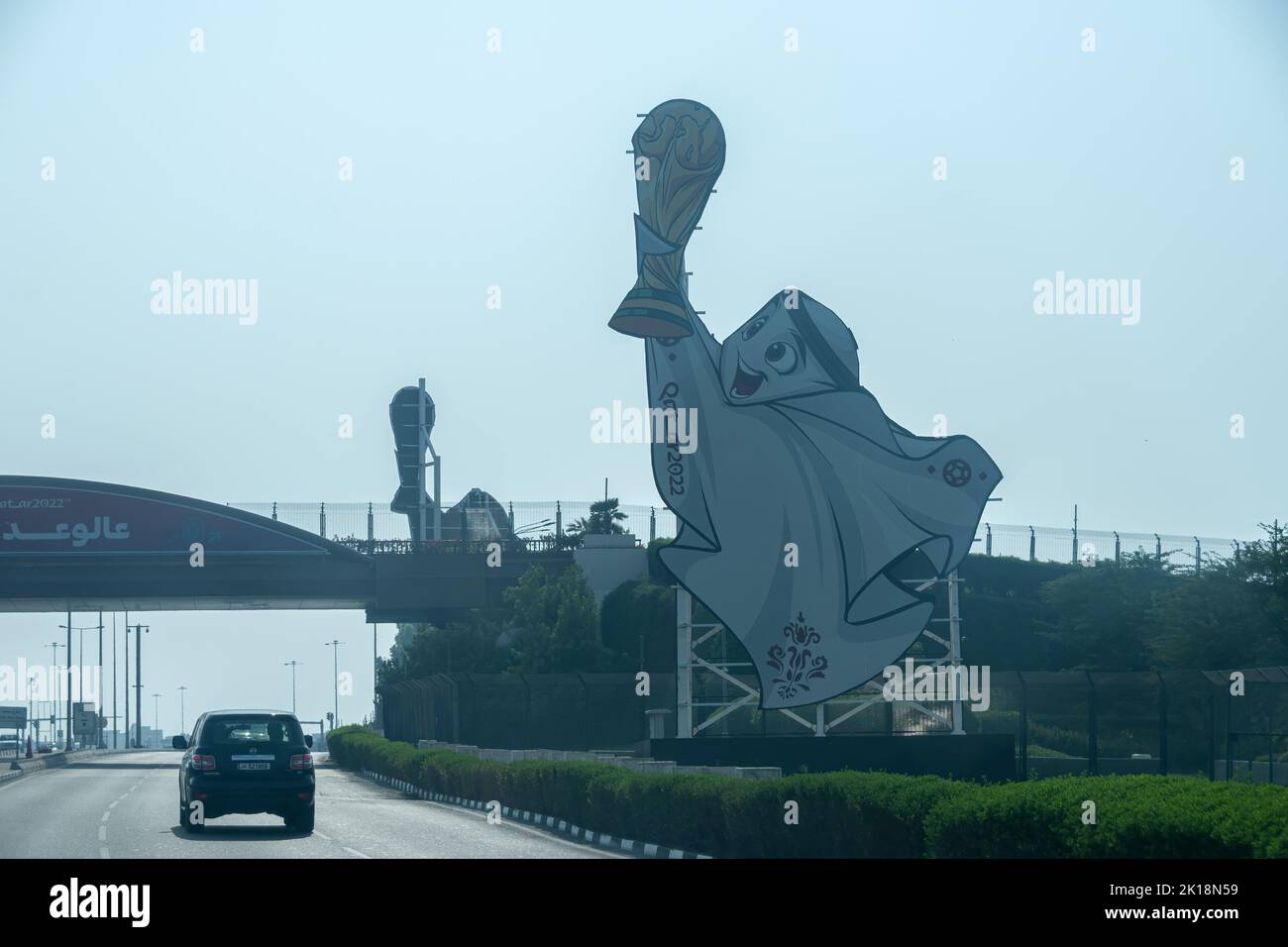 Road traffic at financial centre in Doha - Beautification of Doha roads ...
