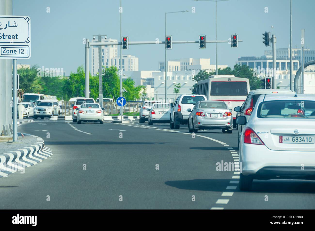 Road traffic at financial centre in Doha - Beautification of Doha roads ...