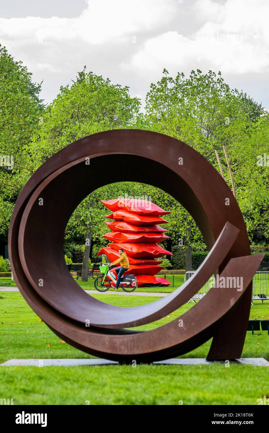 London, UK. 16th Sep, 2022. Shaikha Al Mazrou, Red Stack, 2022, Lawrie ...
